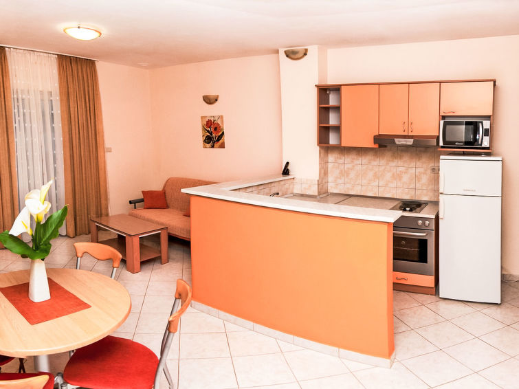 Modern Eingerichtete Ferienwohnung Orange - Duba