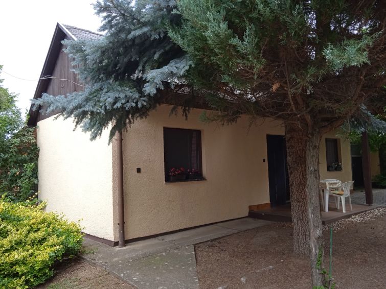 Kleines Ferienhaus In Einer Ruhigen Strasse - Balatonlelle