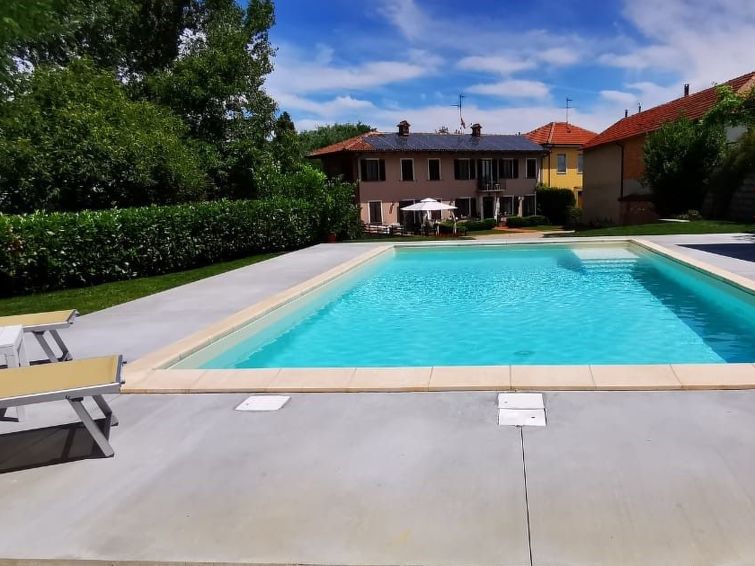 In Azzano D'asti Mit Kleiner Terrasse - Turin