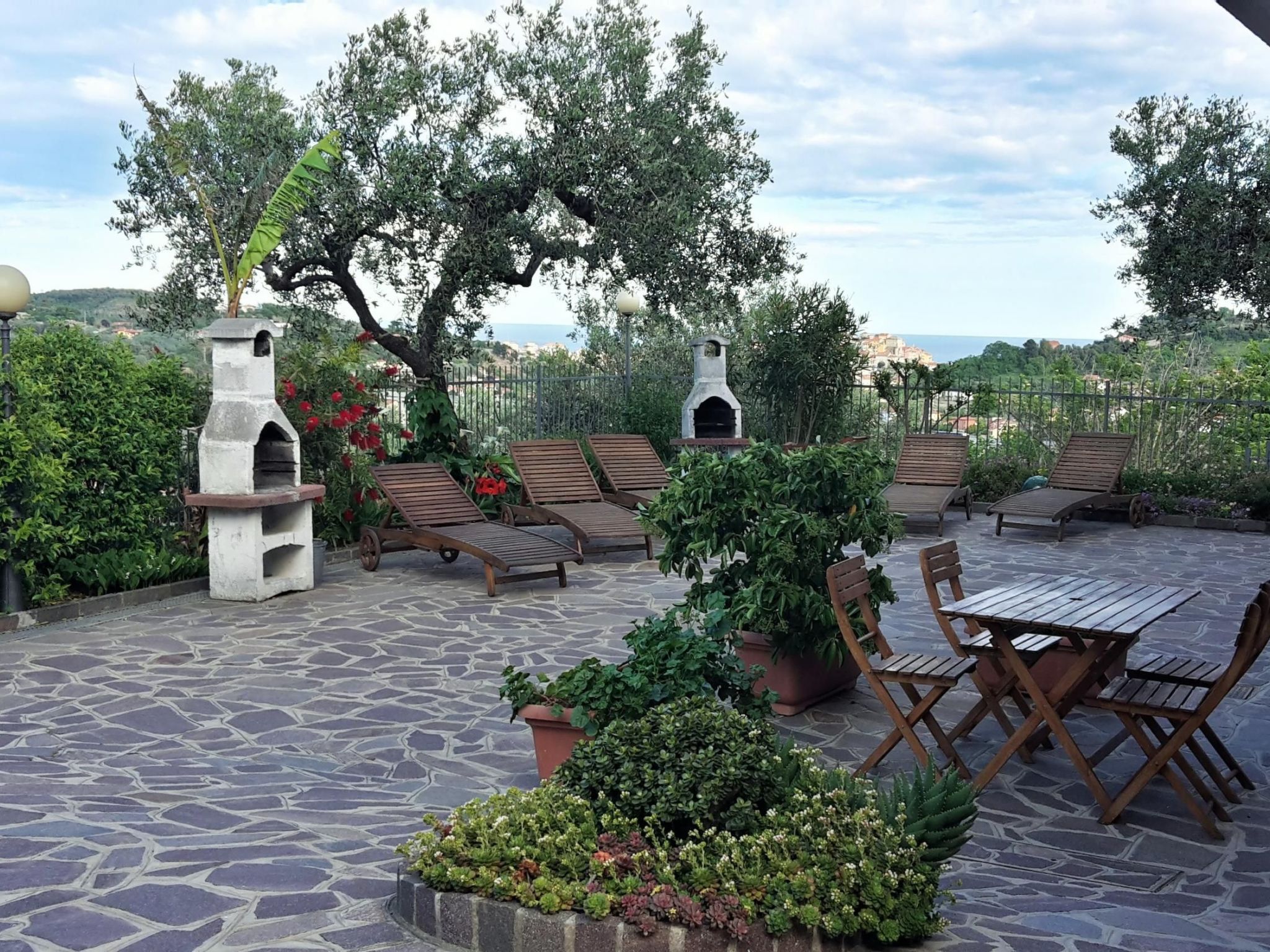 Anwesen Mit Wasserblick - Imperia