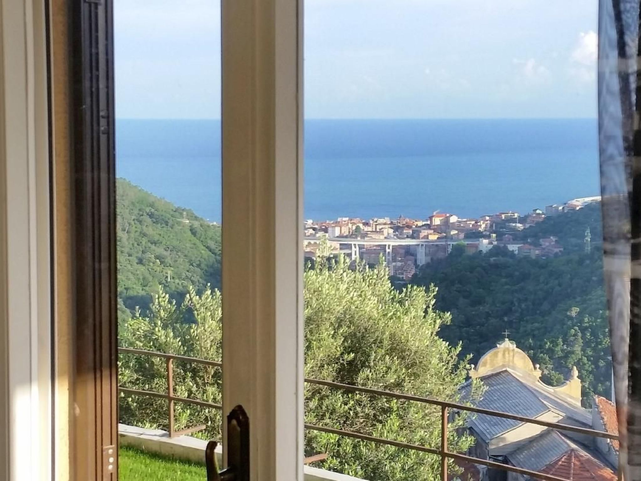 In Varazze Mit Garten Und Parkplatz - Varazze