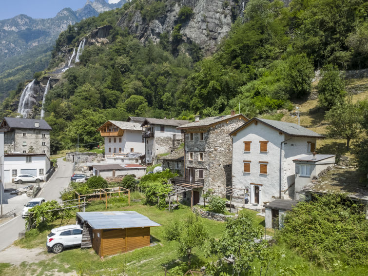 Borgonuovo Waterfall's House - Piuro