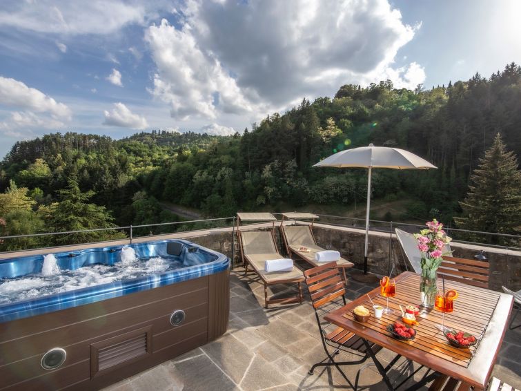 Medieval Tower Mit Whirlpool Auf Der Dachterrass - Poppi