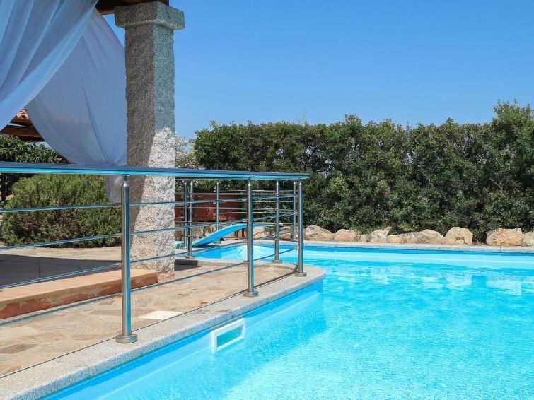 Haus In Budoni Mit Schwimmbad Und Privatparkplatz - Budoni