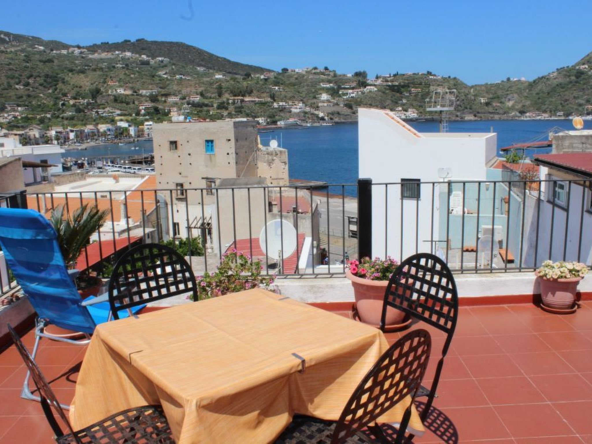 Wohnung 'Ciaola' Mit Eigener Terrasse - Lipari