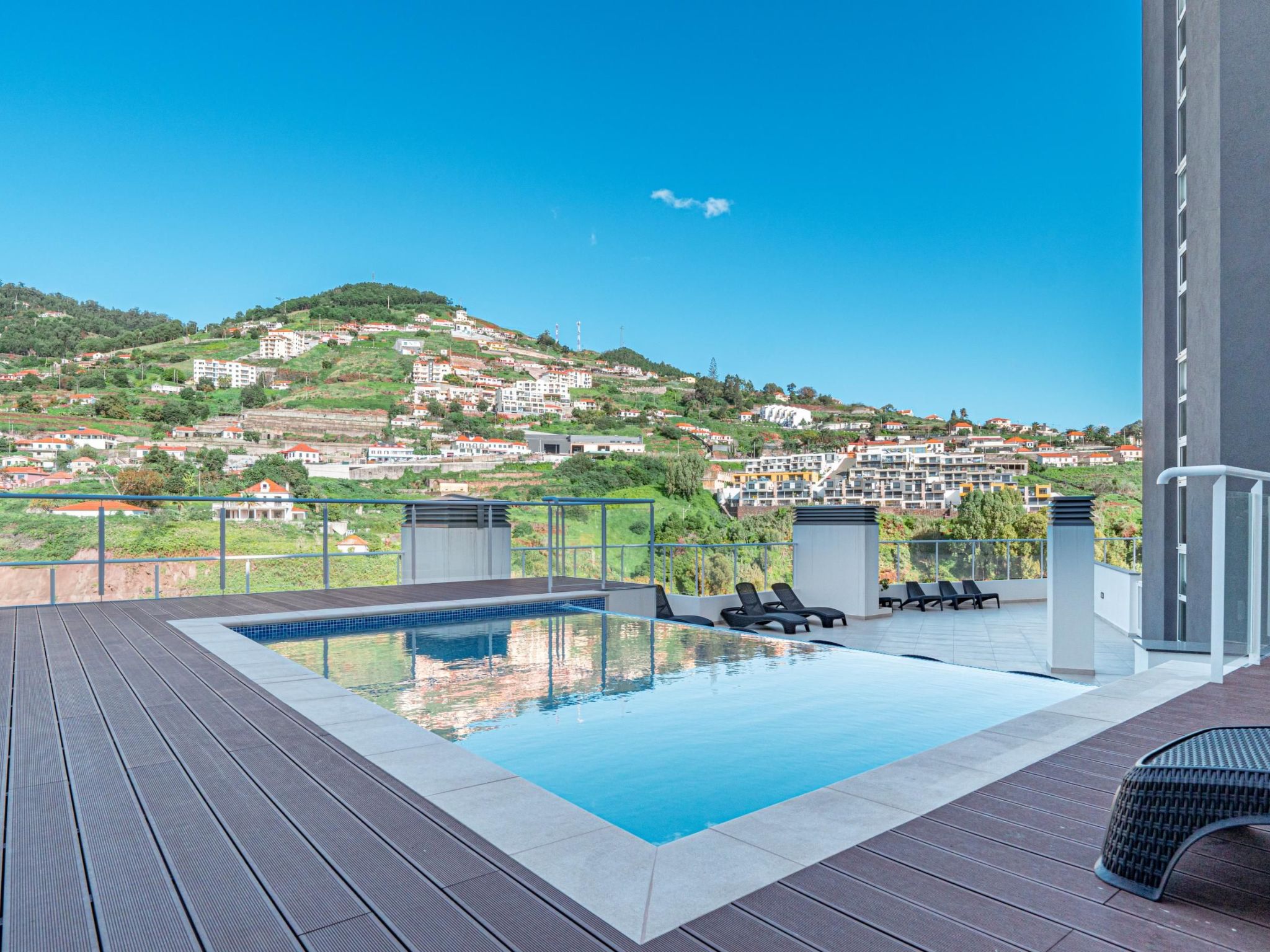 "Sonnenblume" Mit Gemeinschaftspool - Caniço