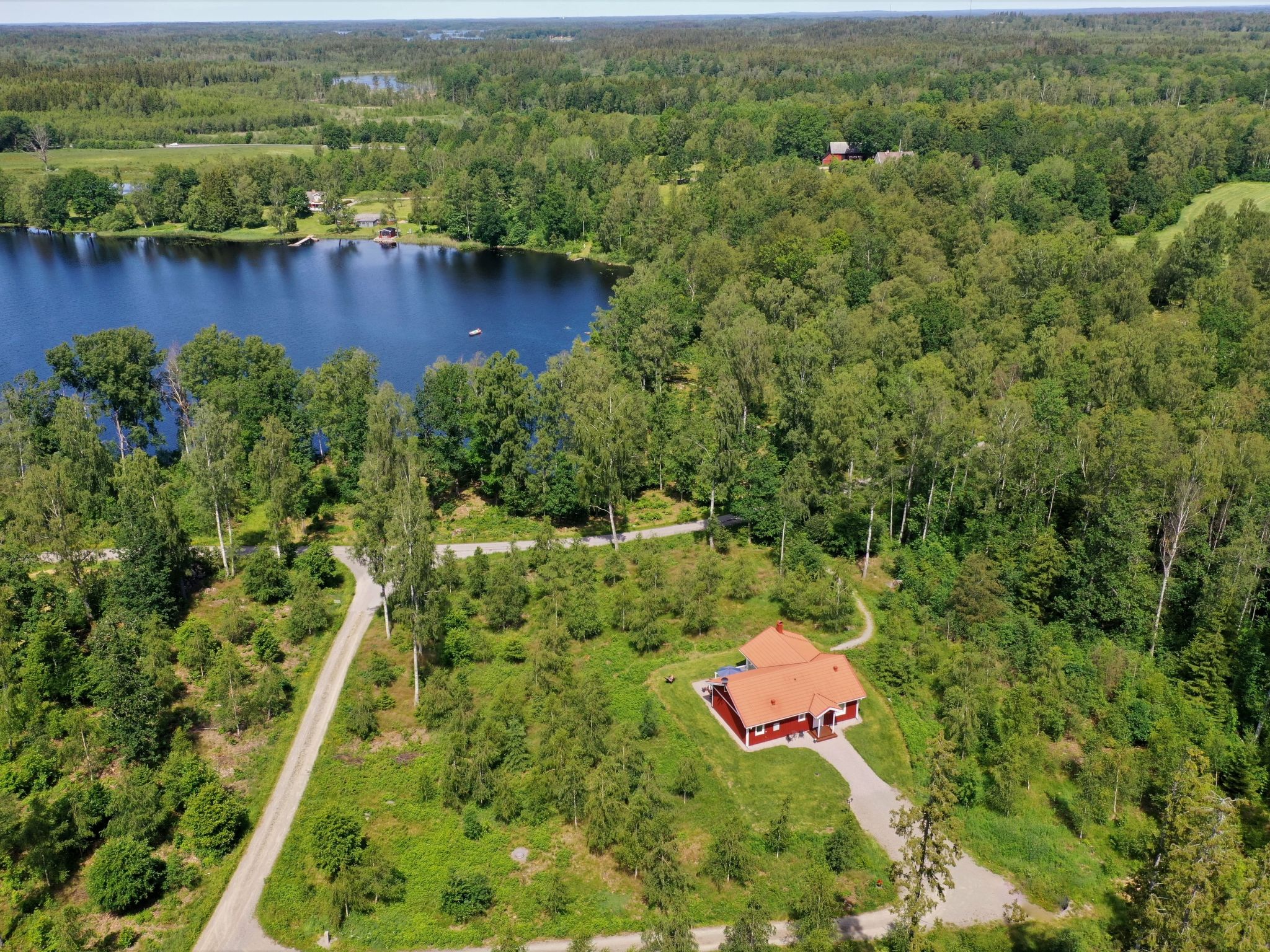 Modernes Haus Mit Hellem Dekor, Mit Blick Auf Den See - Tingsryd
