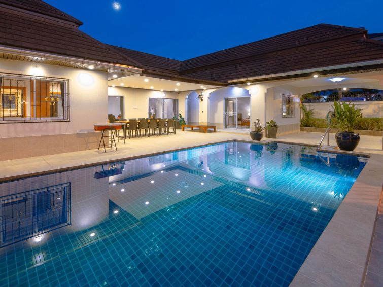 "Villa Bos" Mit 5 Schlafzimmern - Pattaya