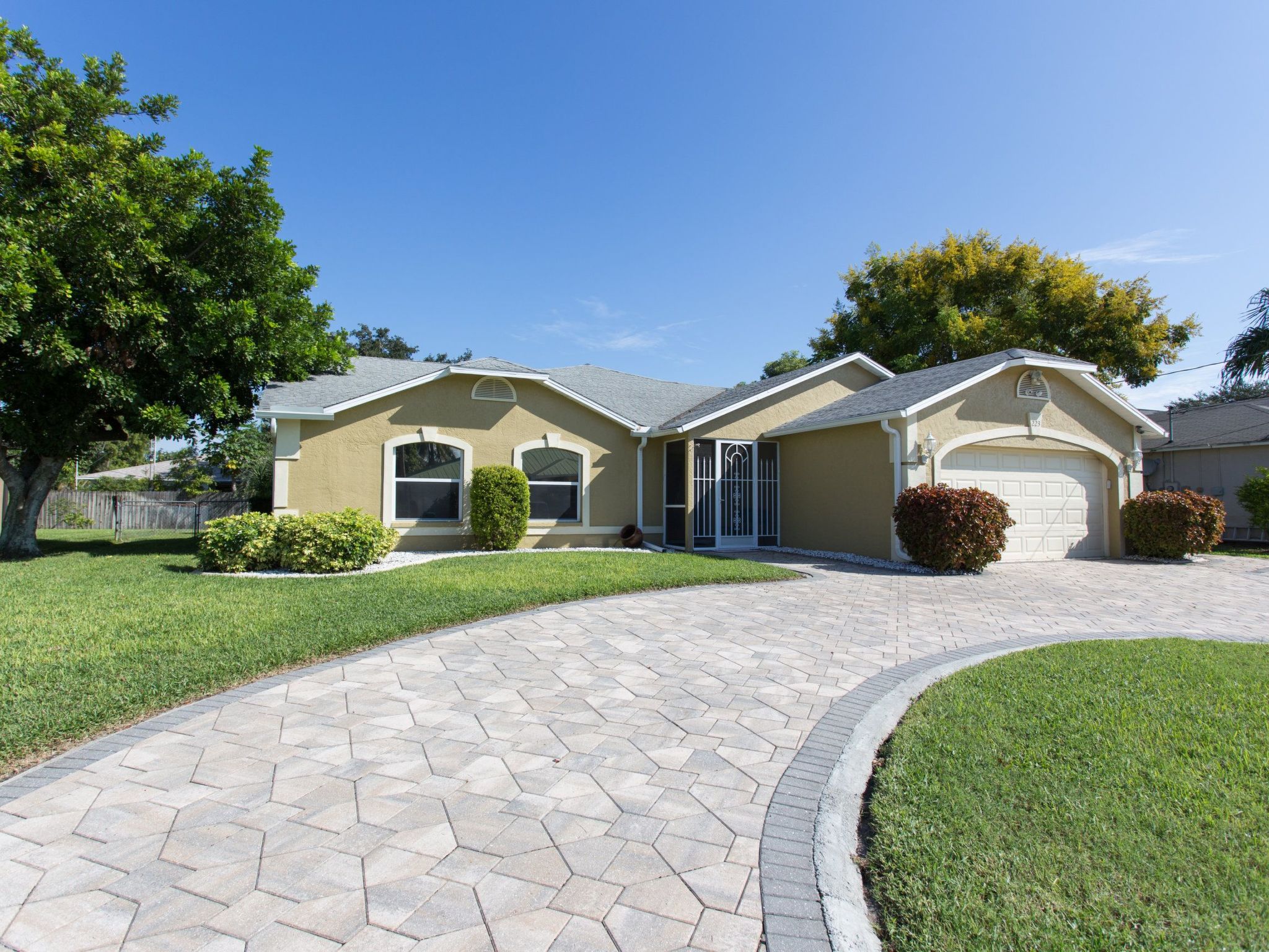 Pelican Paradise - Fort Myers, FL